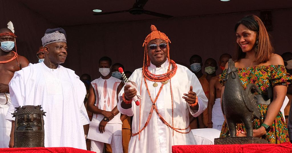 Traditional ruler of Benin receives looted treasures – Africa Global ...