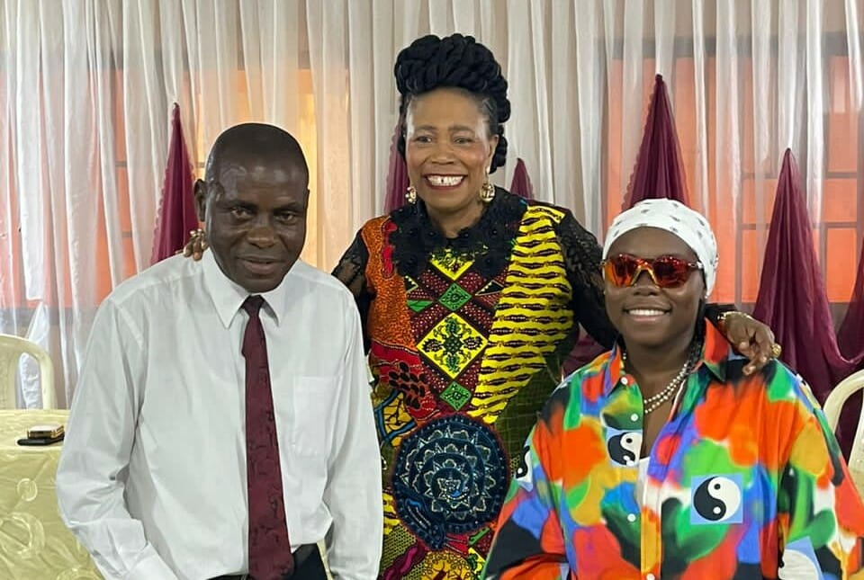 Nigerian singer Teni gifts SHS teacher a car – Africa Global Village